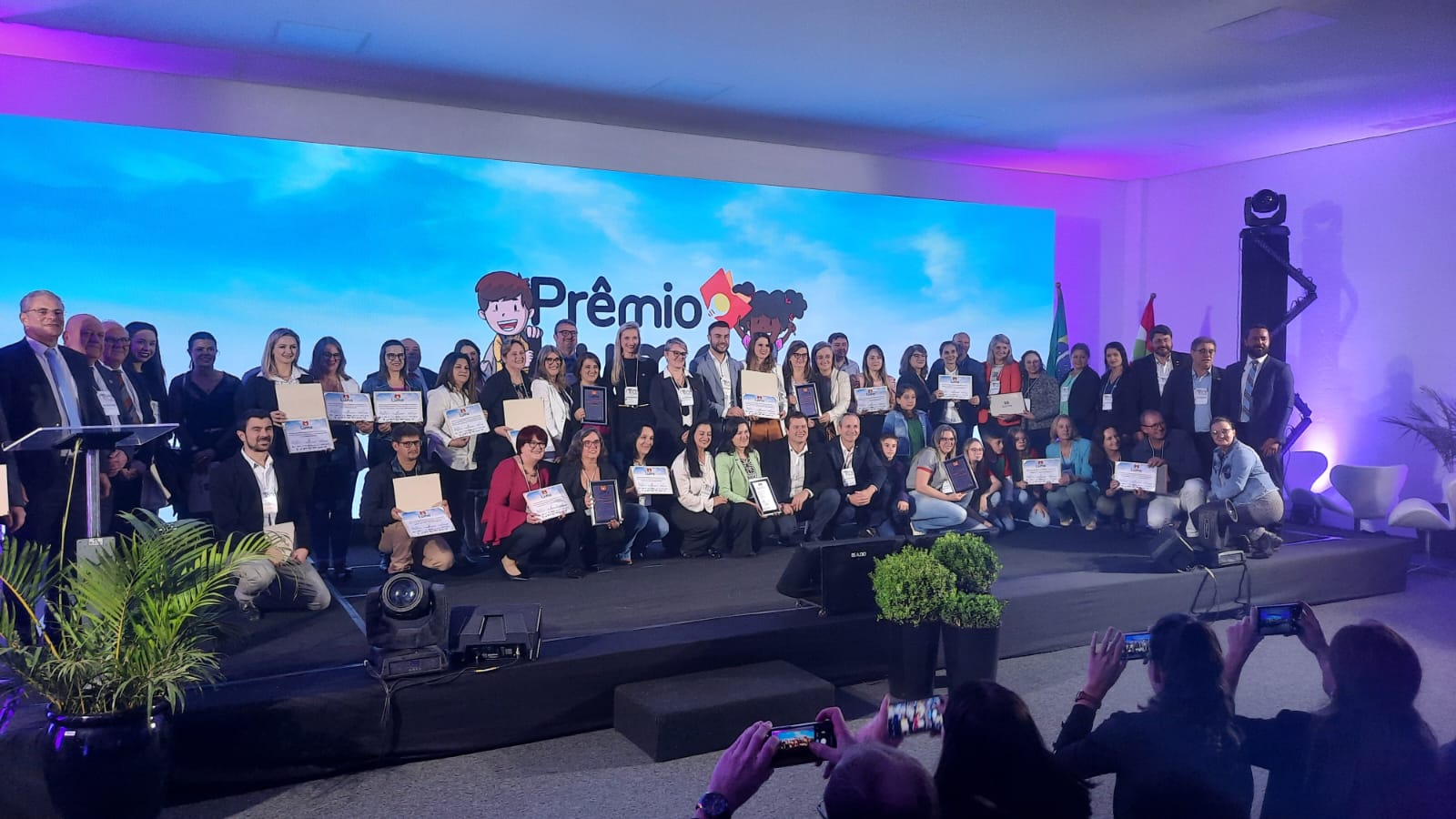 Paial recebe Prêmio Escola Referência na Região Oeste - BelosF7