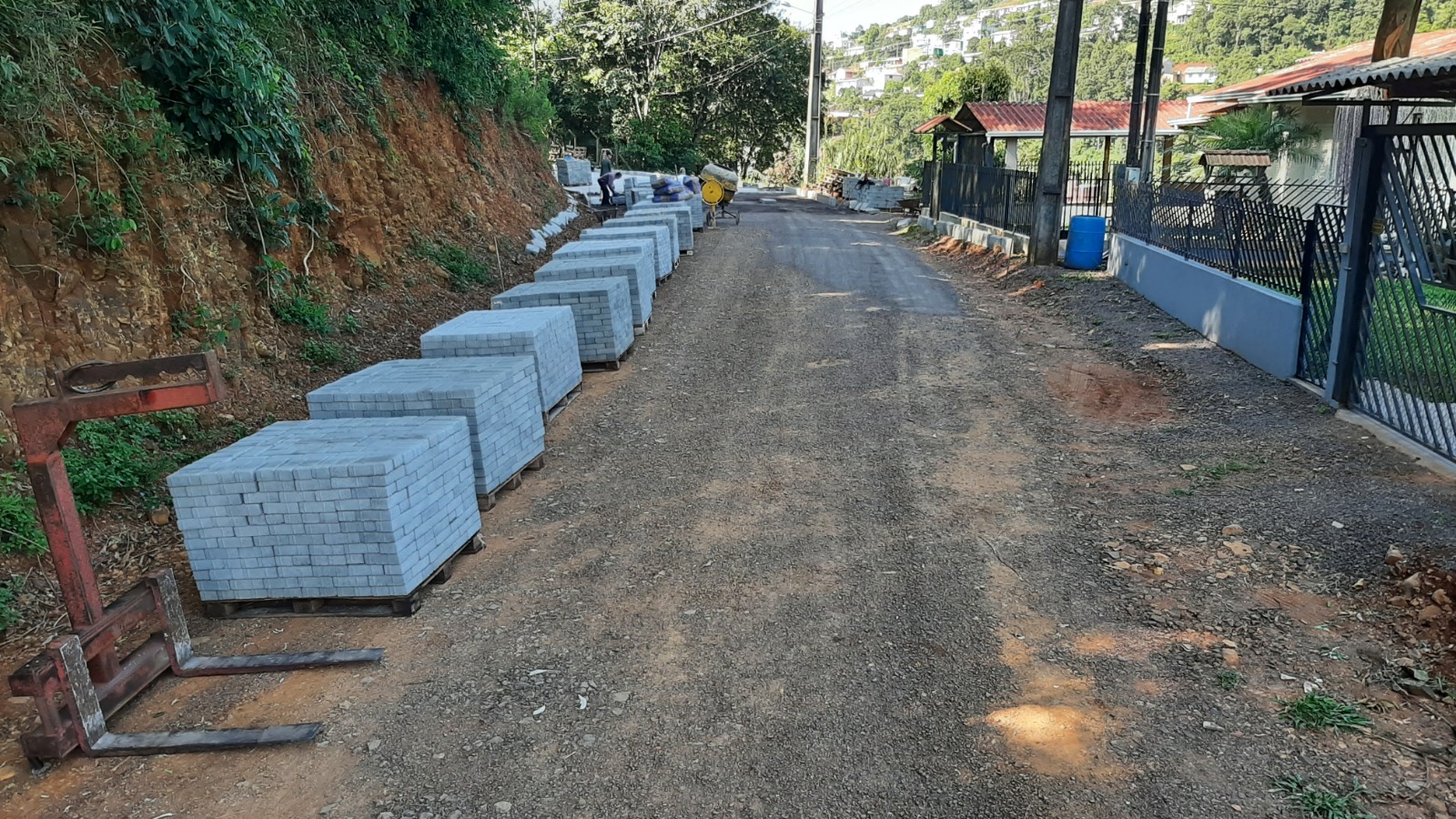 Segue a colocação de pavers na rua Nova Milano - BelosF7