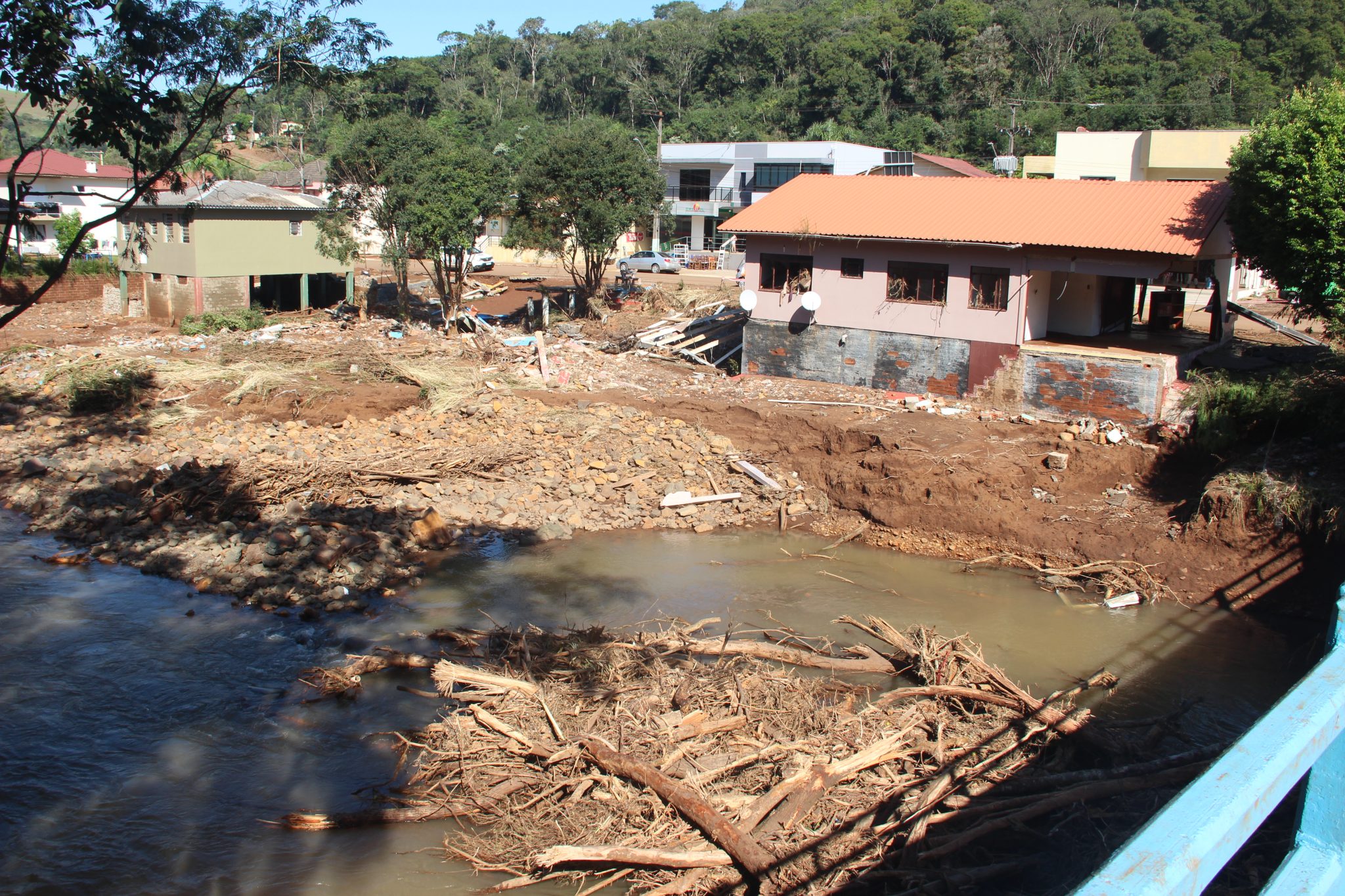 OUÇA: Belos FM Entrevista sobre a maior enchente da história de Barra ...