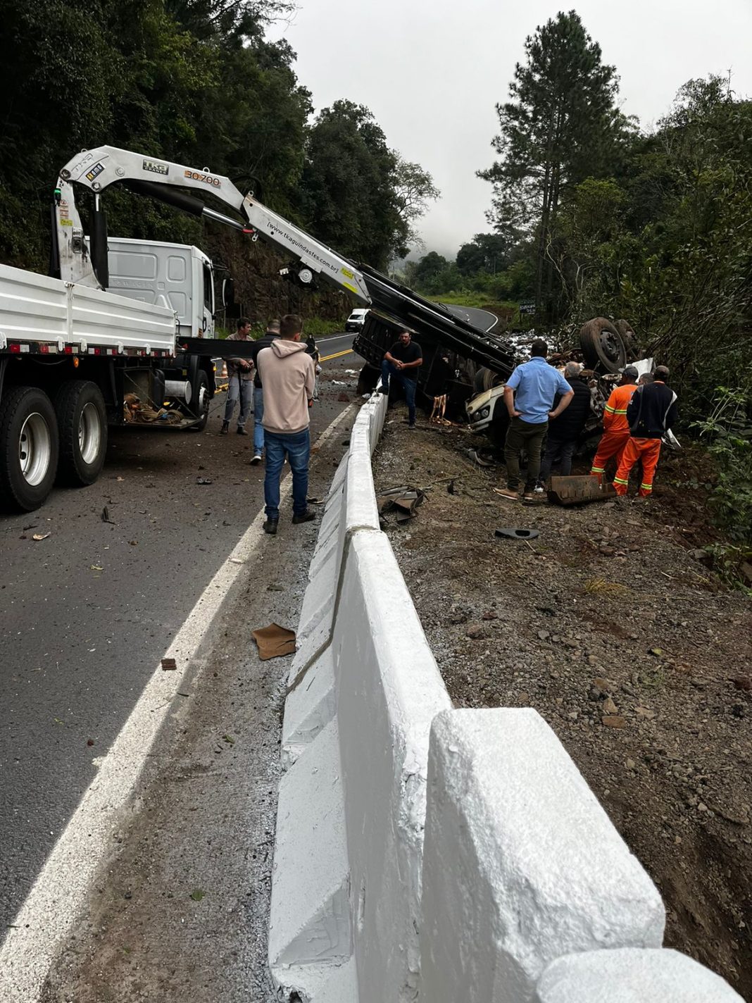 Acidente com caminhão na SC-283 entre Chapecó e Arvoredo - BelosF7