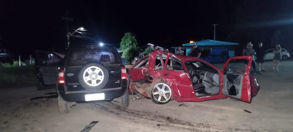 Grave acidente deixa quatro pessoas feridas no Oeste do Estado - BelosF7