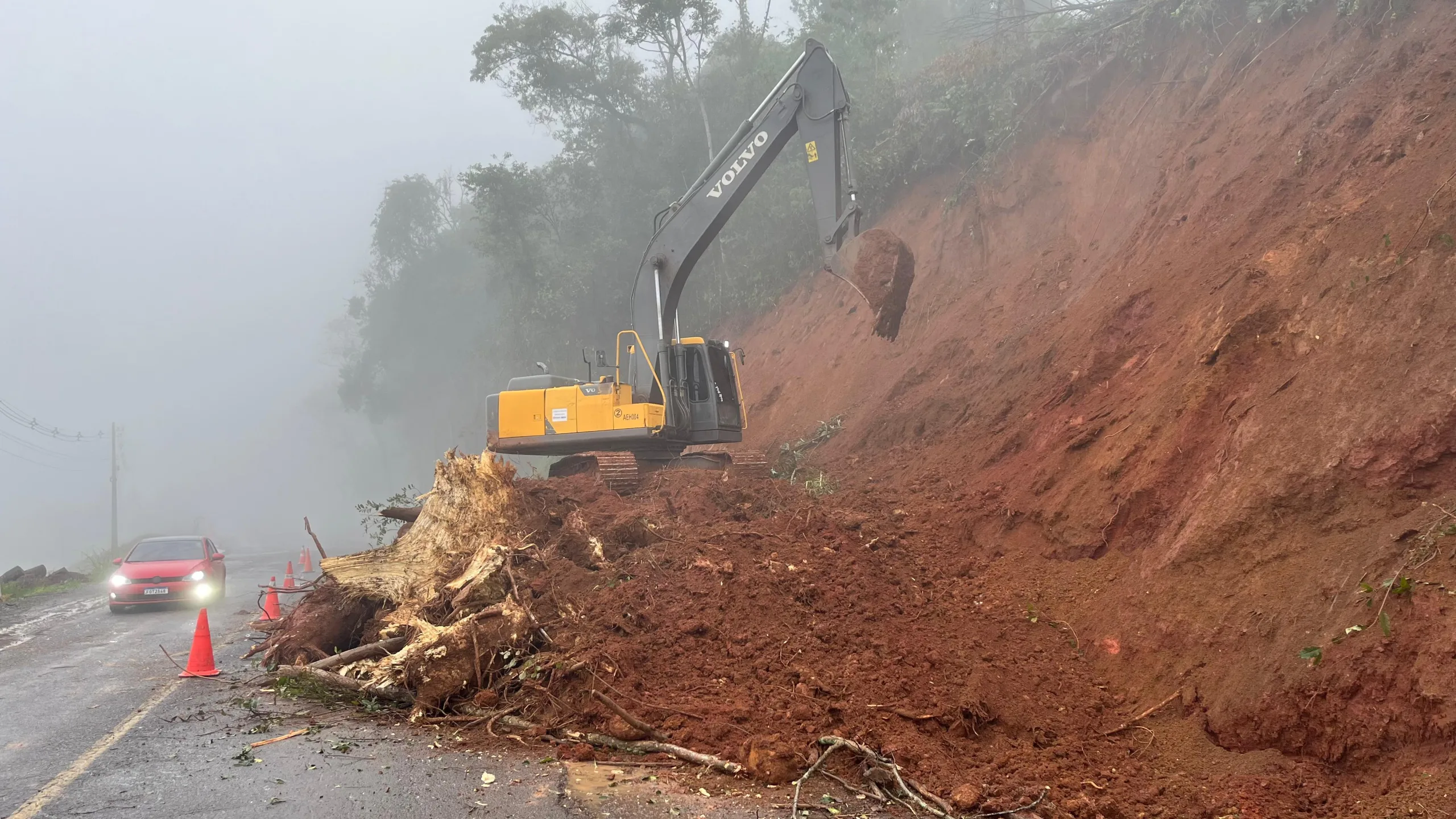 SC 283 está sendo totalmente liberada após deslizamentos em Seara - BelosF7