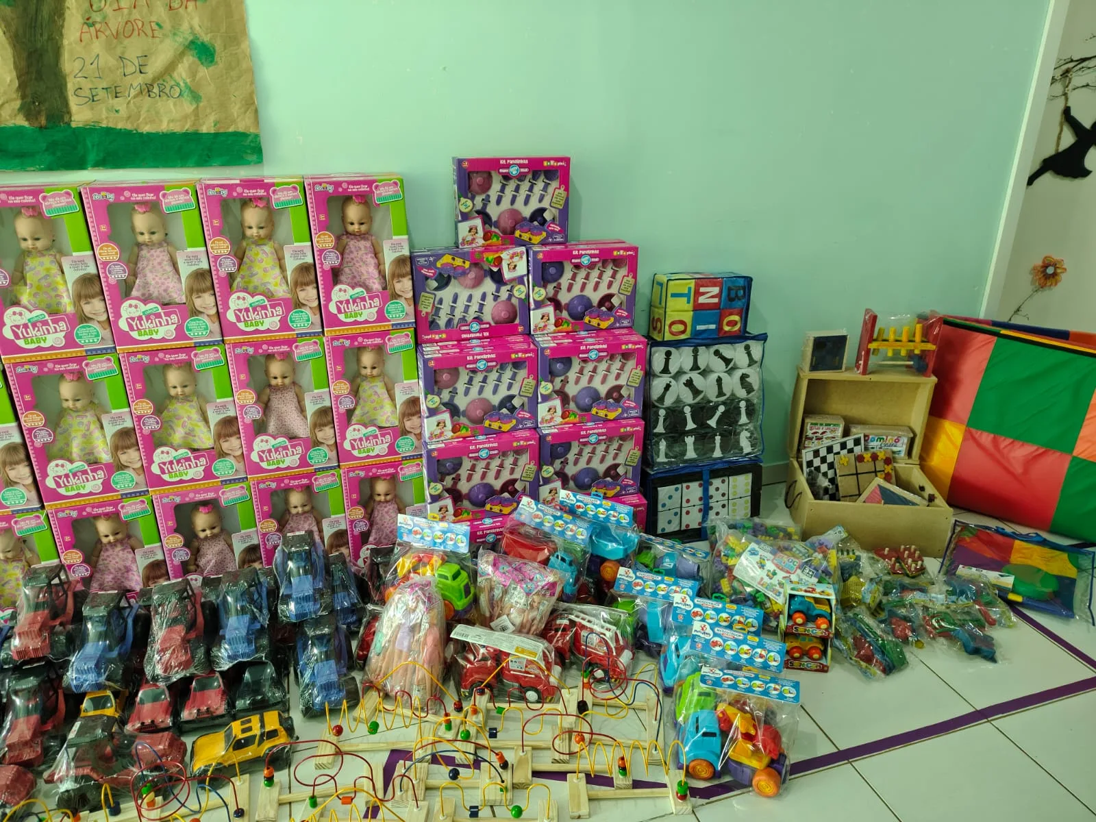Escolas municipais de Paial recebem novos brinquedos - BelosF7